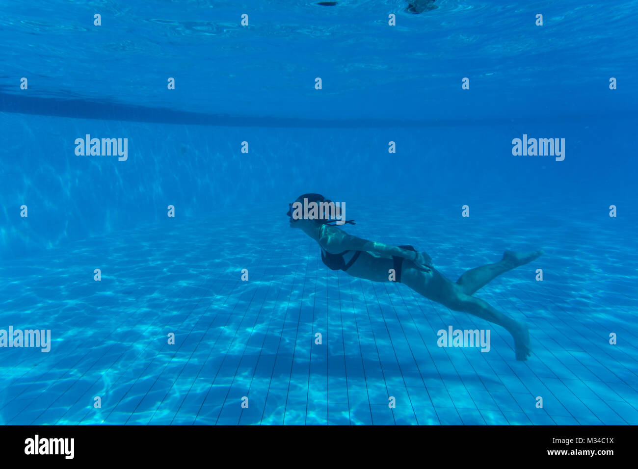 Swimmer underwater shadow hi-res stock photography and images - Alamy