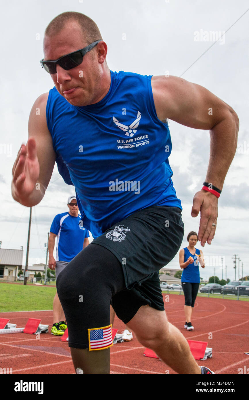 Benjamin Seekell, an Air Force wounded warrior athlete, burst from ...