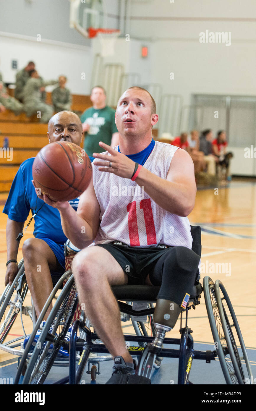 Benjamin Seekell, an Air Force wounded warrior athlete, goes for the ...