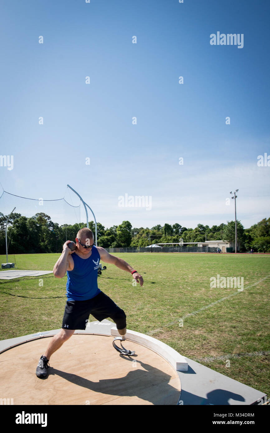Tech. Sgt. Benjamin Seekell, an Air Force wounded warrior athlete ...