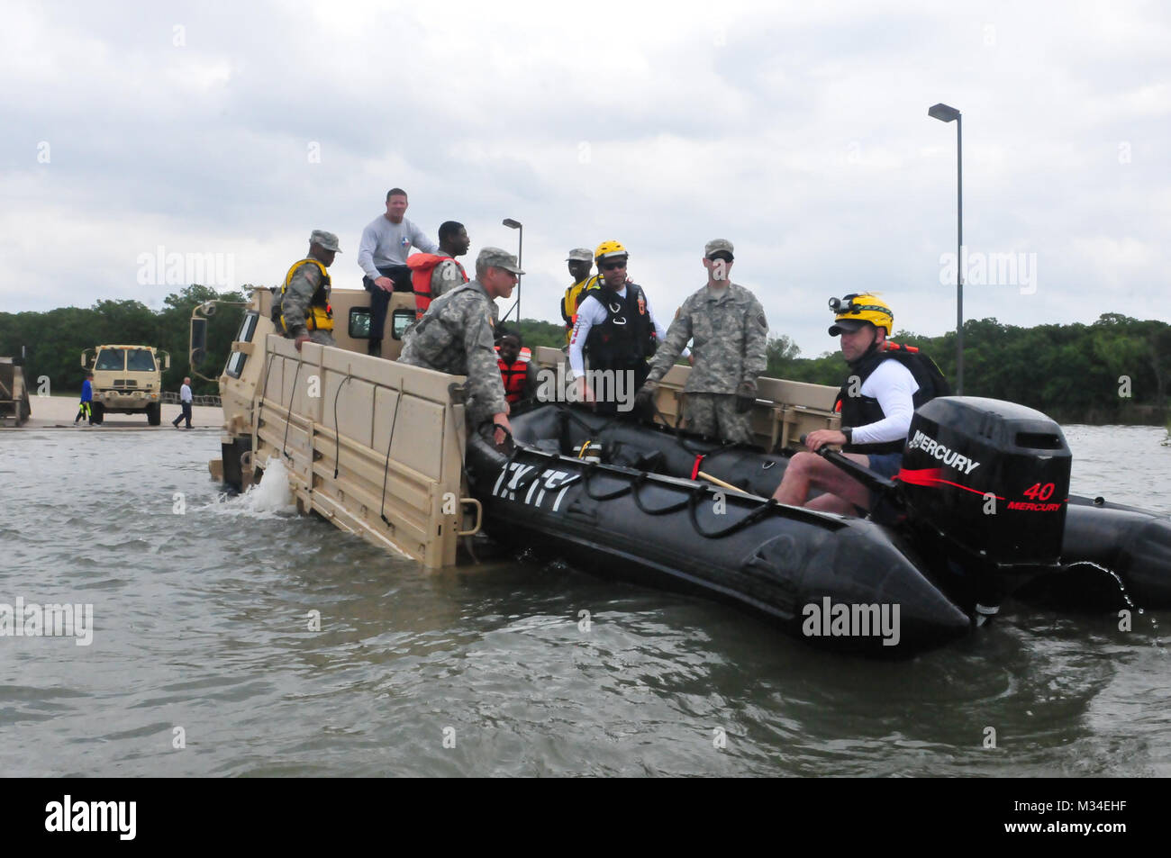 Texas Army National Guard soldiers on state active duty, conduct ...