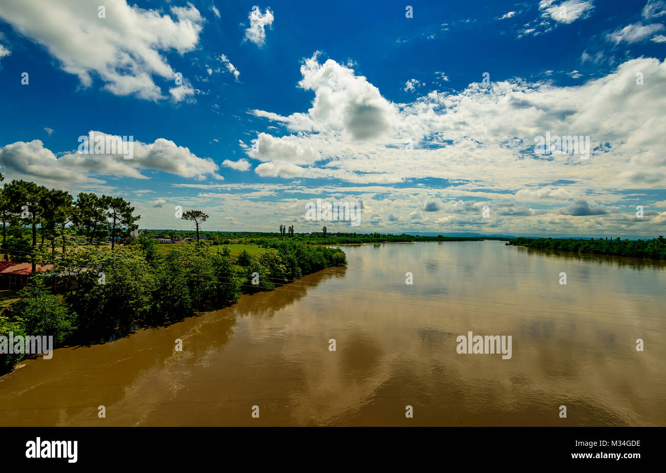 Wide river landscape trees hi-res stock photography and images - Alamy