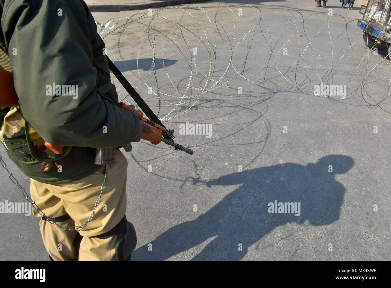 Policeman stand hi-res stock photography and images - Alamy