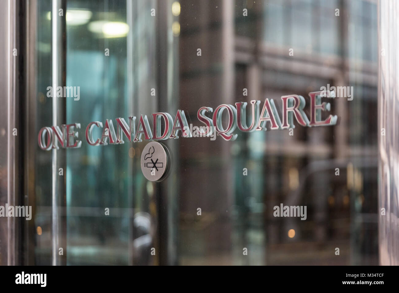 Mirror group building london hi-res stock photography and images - Alamy