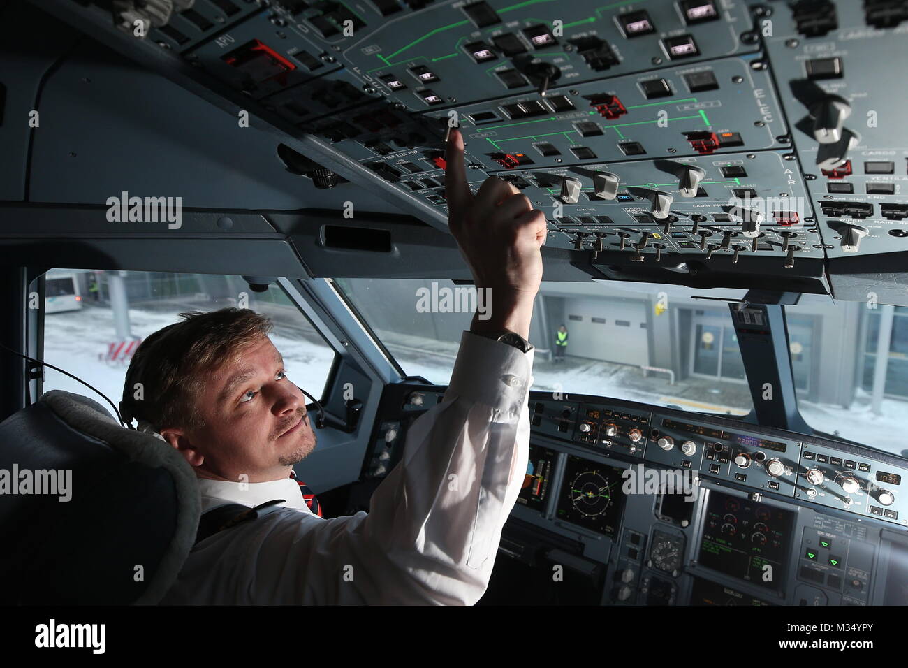 A330 Pilot High Resolution Stock Photography and Images - Alamy