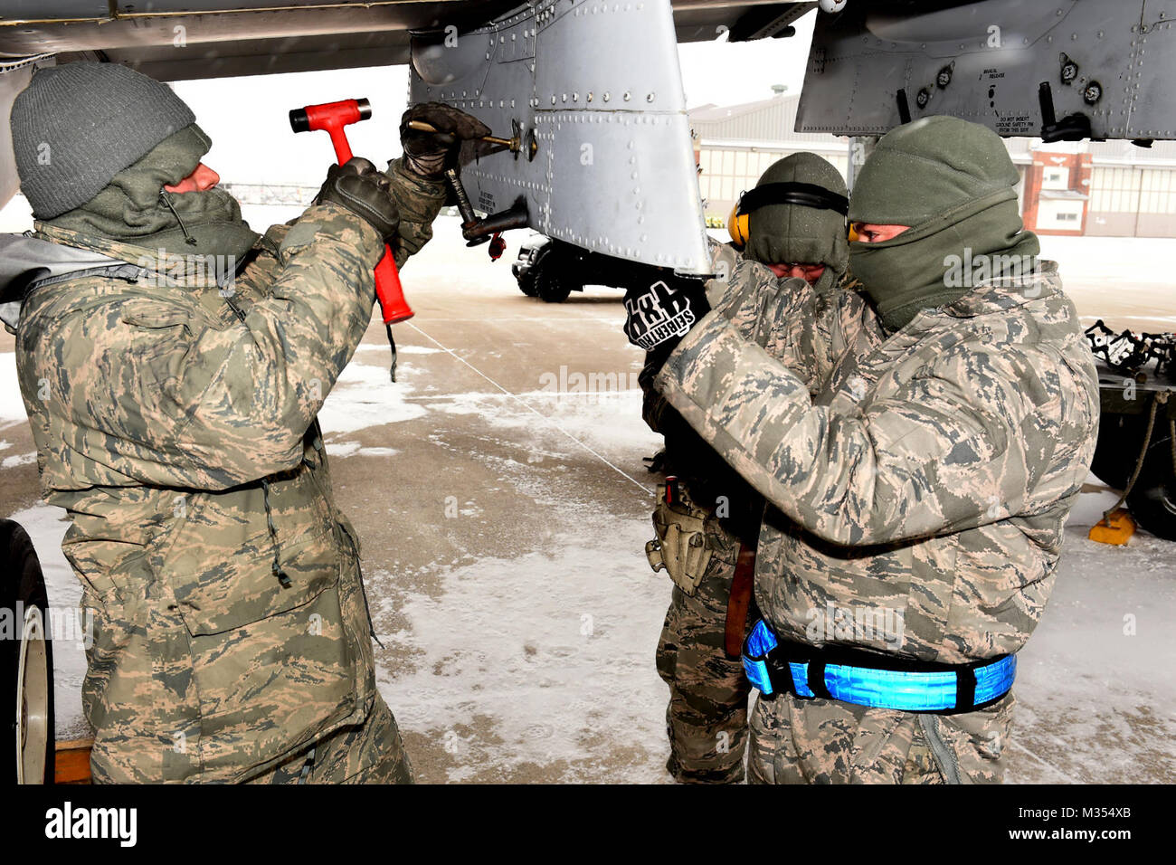 Members of the 127th Aircraft Maintenance Squadron perform flight ...