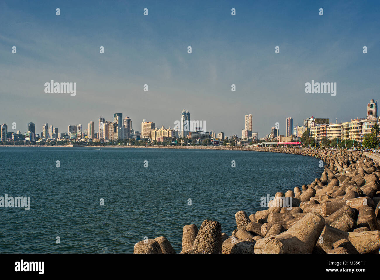 Marine drive mumbai tetrapods hi-res stock photography and images - Alamy