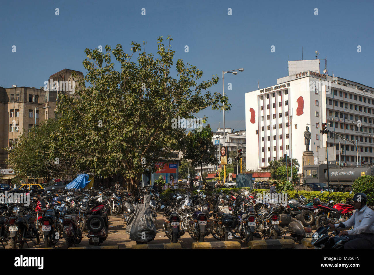 Churchgate station building mumbai maharashtra hi-res stock photography ...
