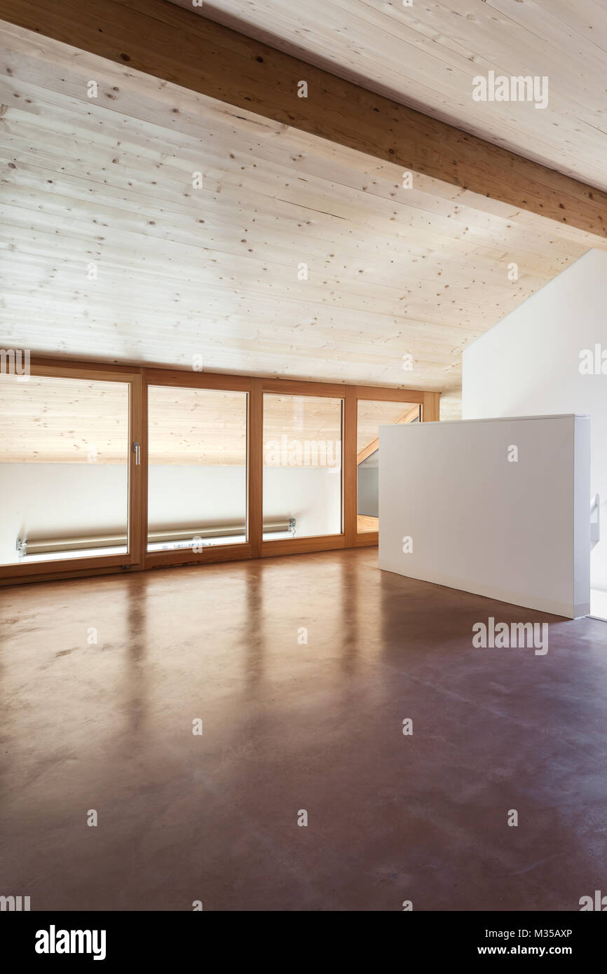 Empty loft hi-res stock photography and images - Alamy