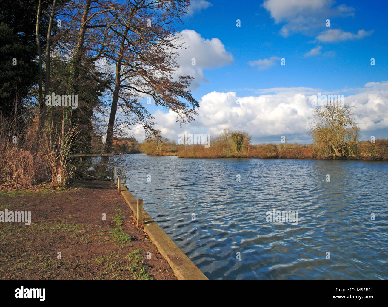 A view of the River Yare with public moorings on the Norfolk Broads in ...
