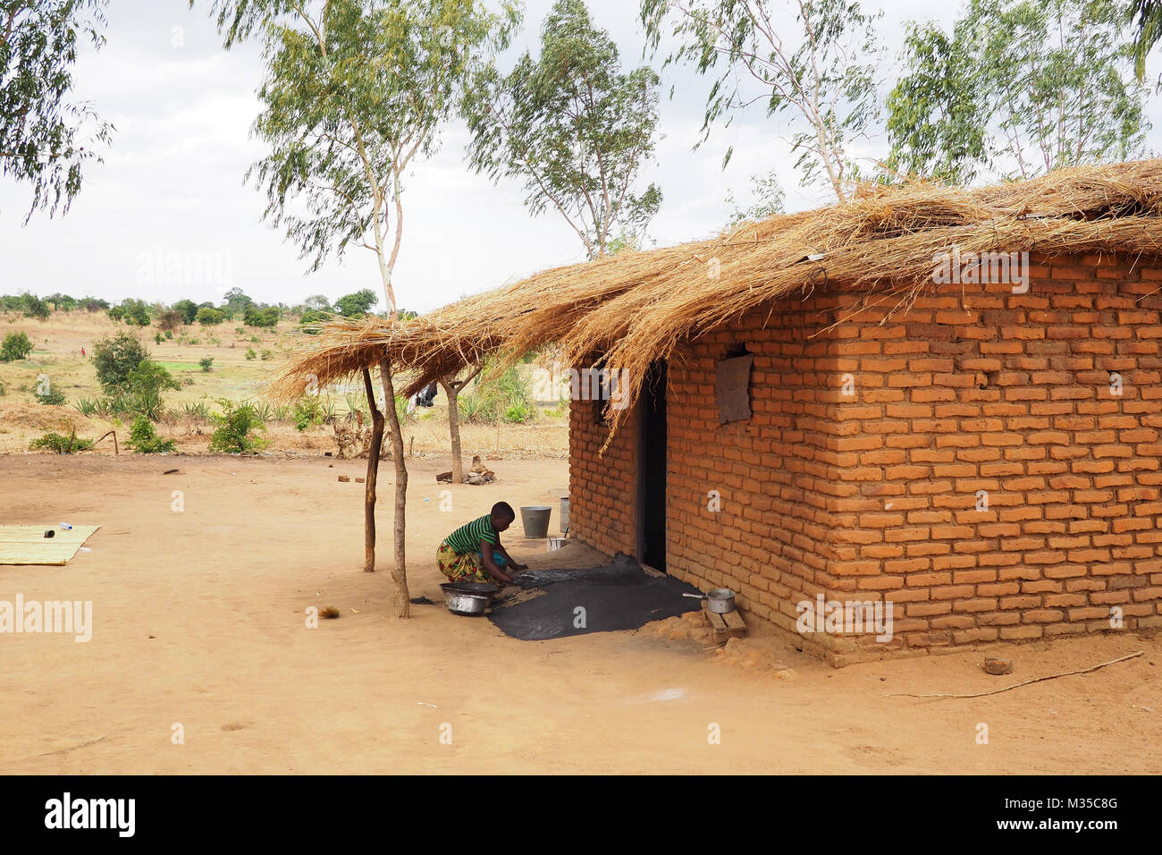 Africa mud hut brick hi-res stock photography and images - Alamy