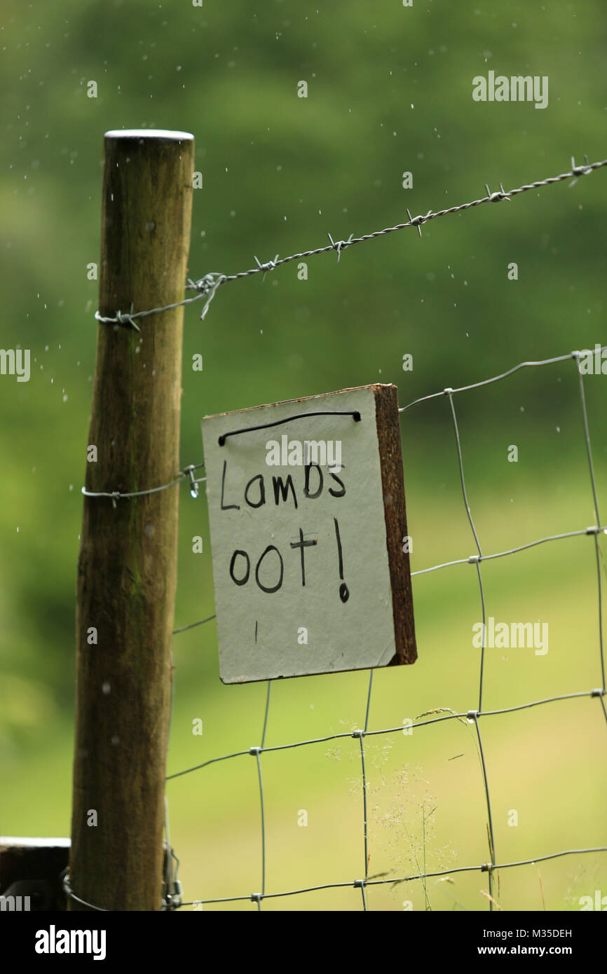 Handwritten signs hi-res stock photography and images - Alamy