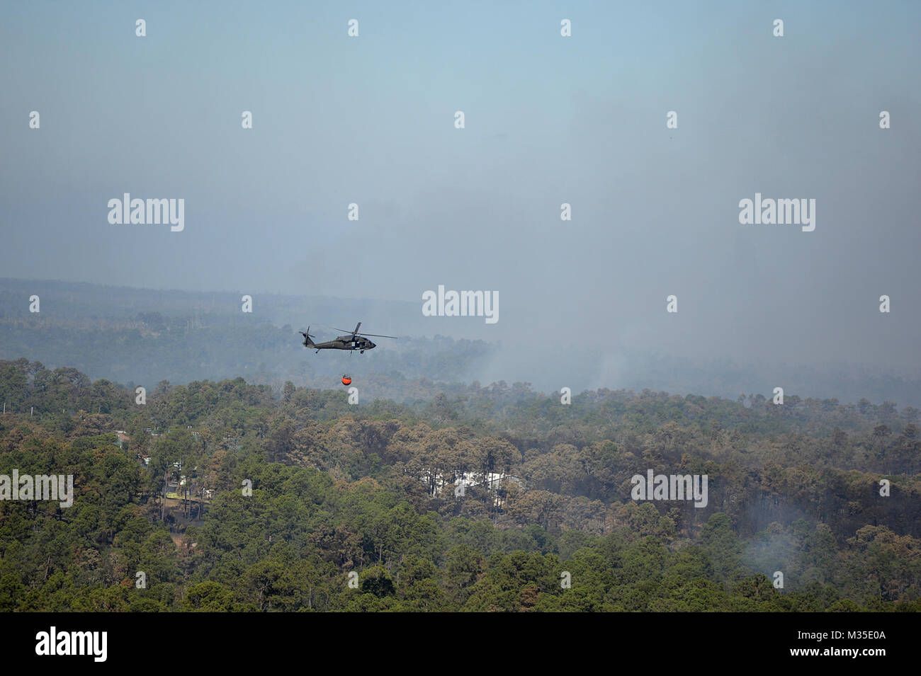 A Texas Army National Guard UH-60 Blackhawk from the Austin Army ...