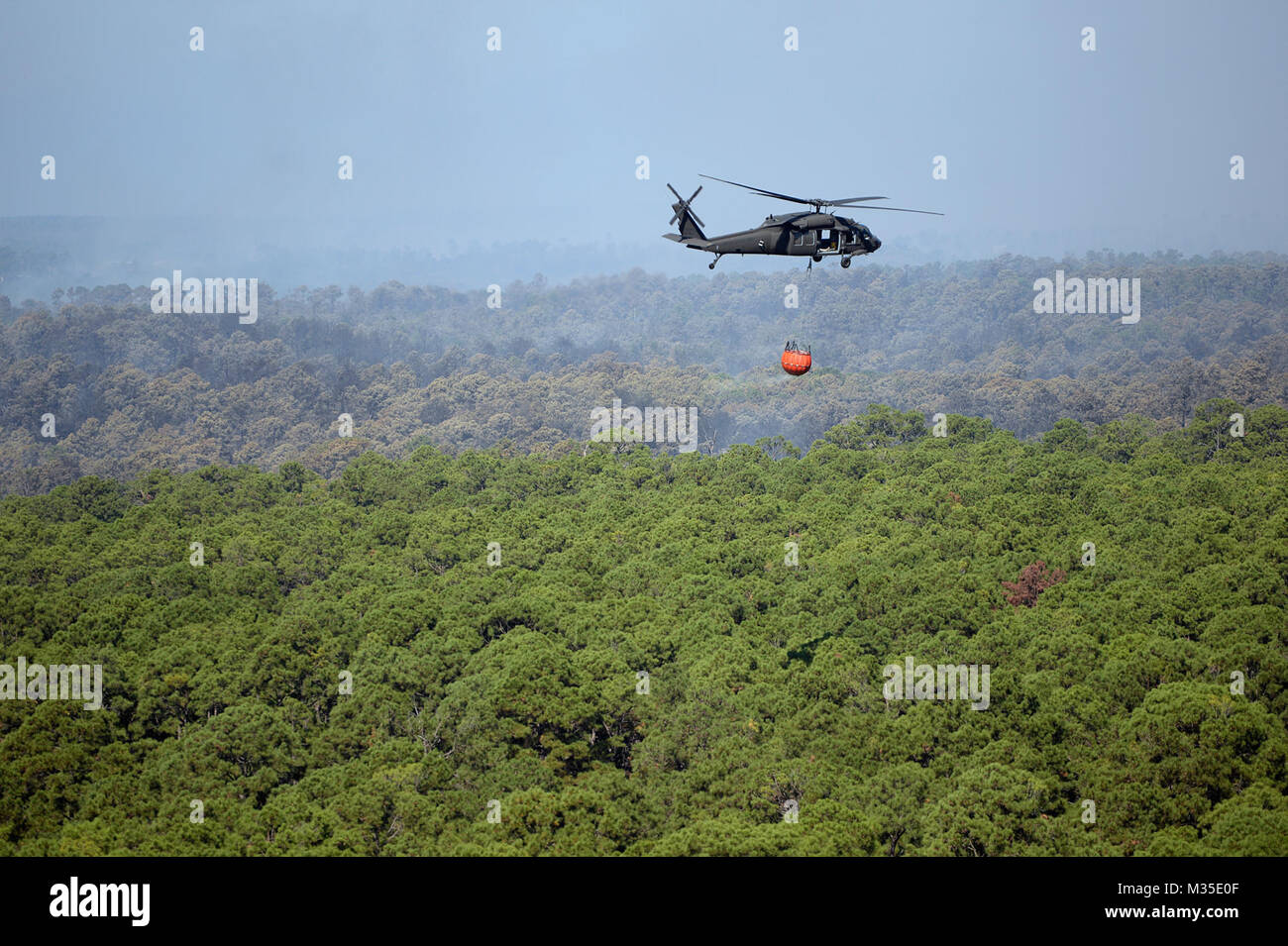 A Texas Army National Guard UH-60 Blackhawk from the Austin Army ...