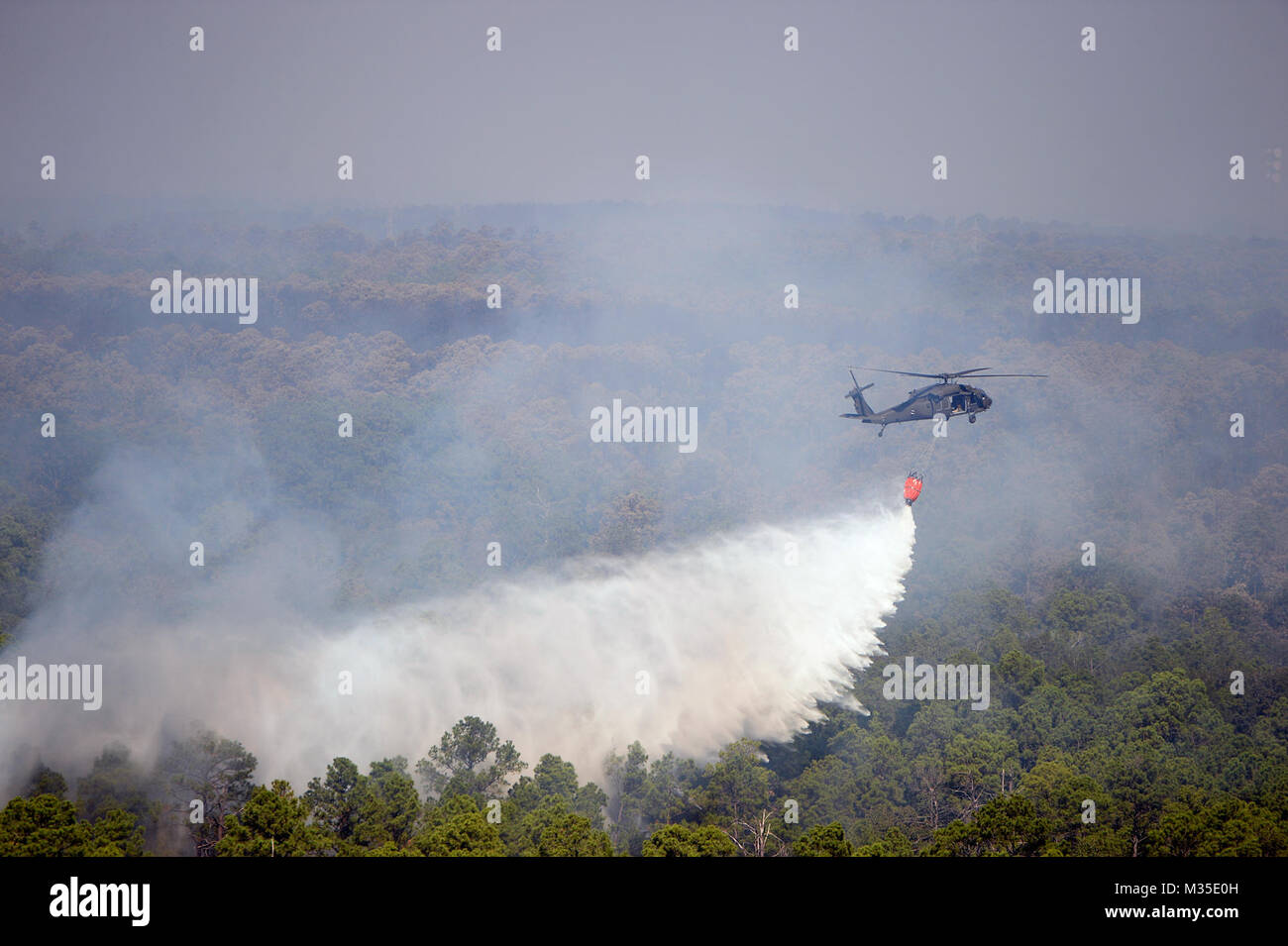A Texas Army National Guard UH-60 Blackhawk from the Austin Army ...
