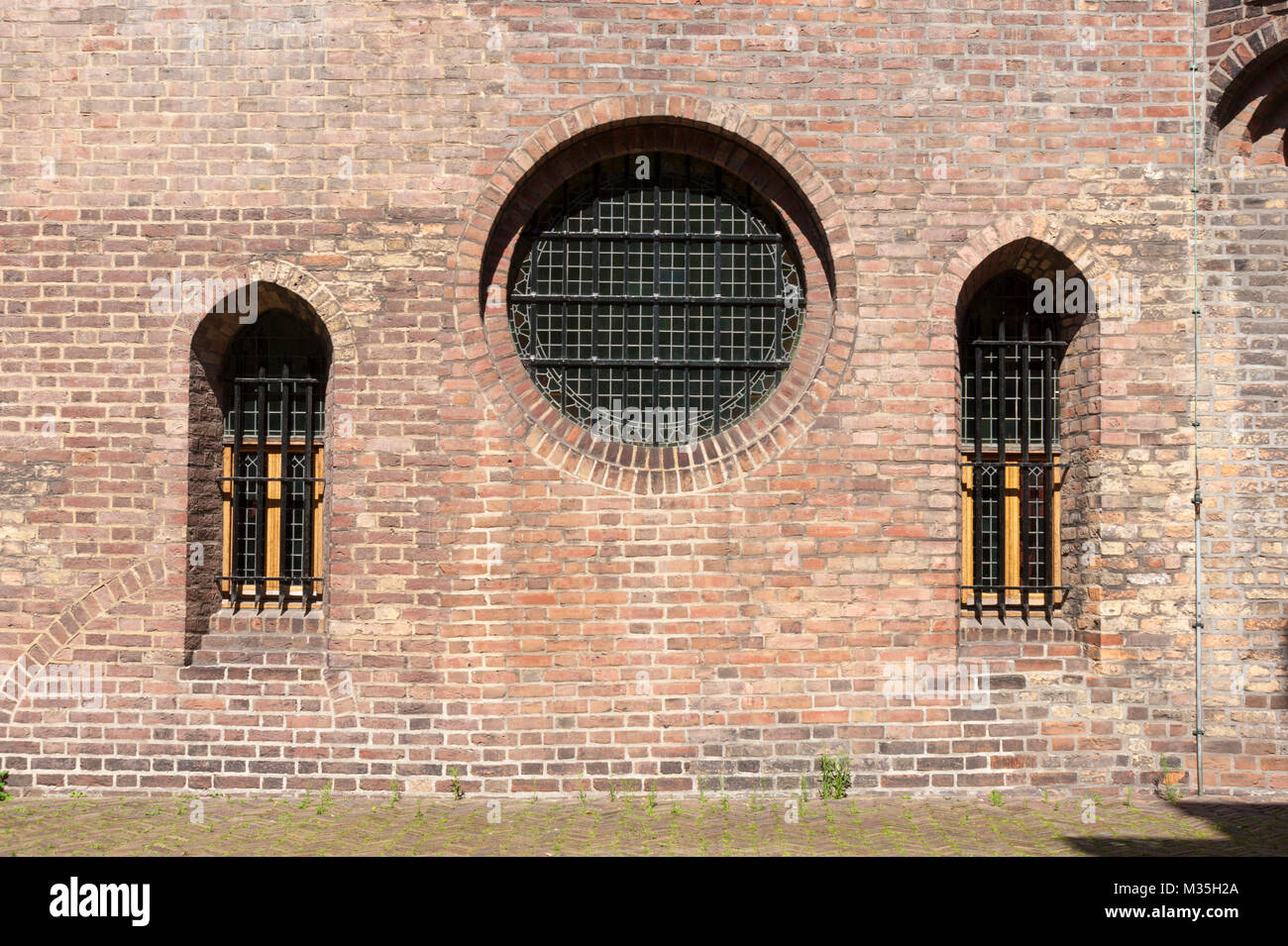 Circular window brickwork hi-res stock photography and images - Alamy