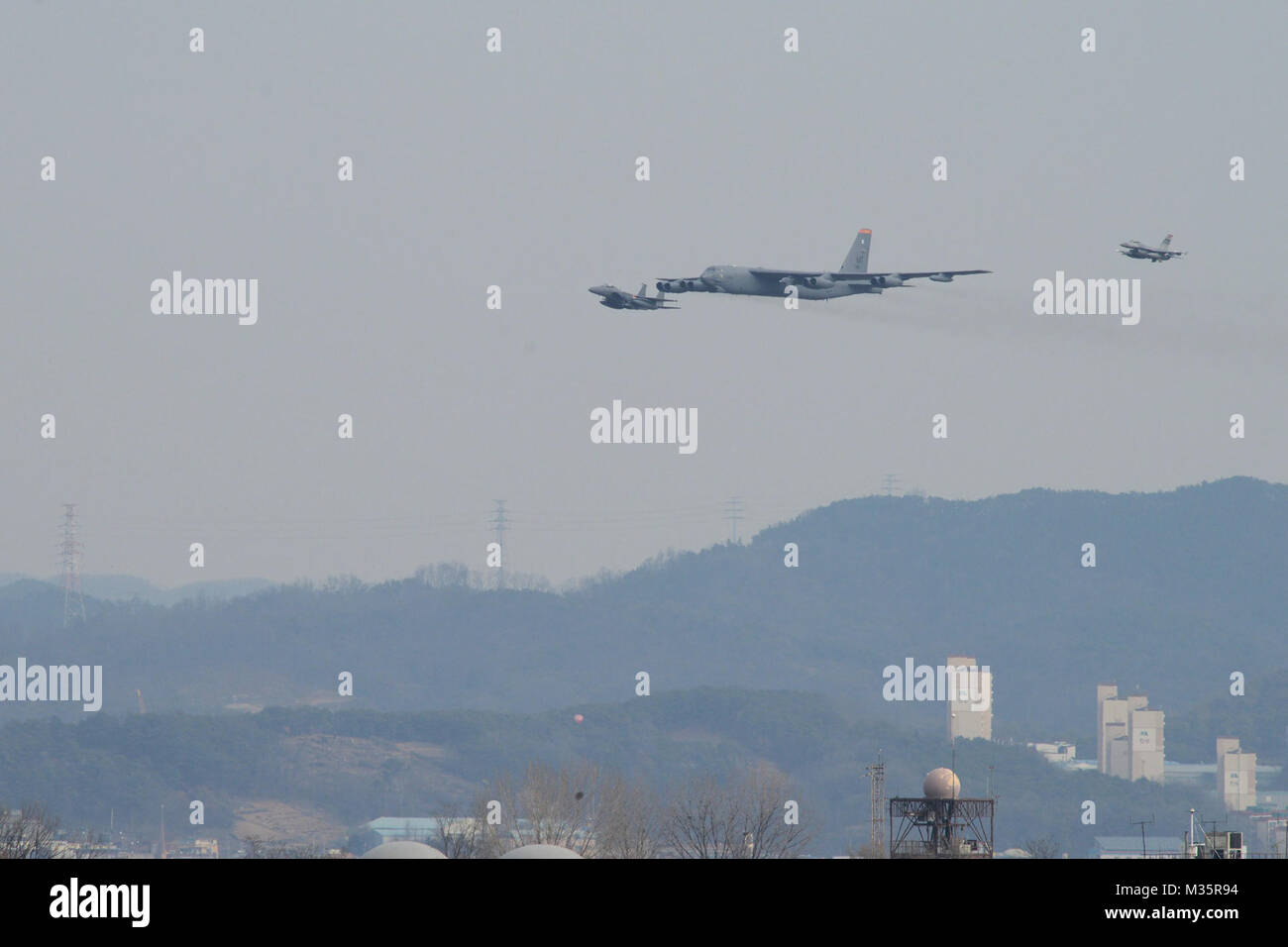 U.S. ROK Aircraft Conduct Bilateral Overflight of the Korean Peninsula ...