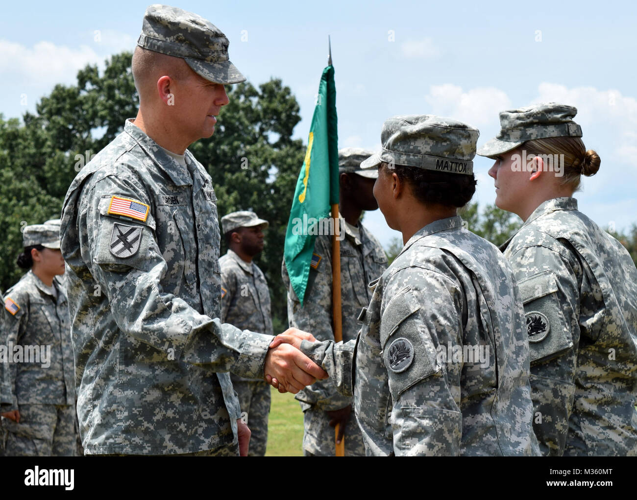 Reenlisting Soldiers by Georgia National Guard Stock Photo - Alamy