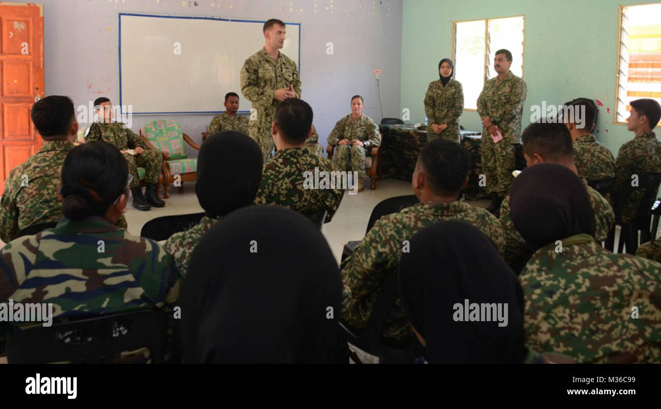 US and Malaysian armed forces conduct combat first aid training during ...