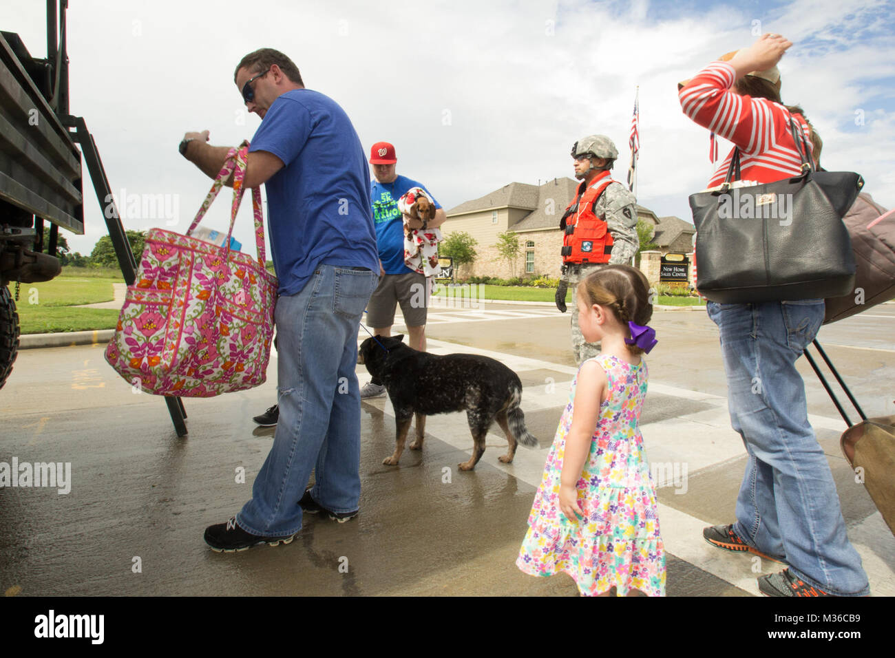 Texas Task Force 1 and Texas Guard picking up stranded citizens to ...