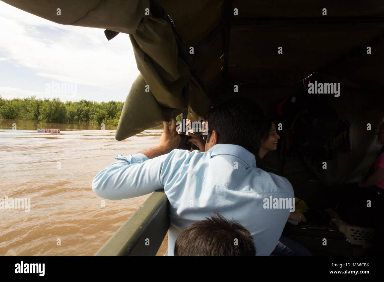 Texas Task Force 1 and Texas Guard picking up stranded citizens to ...
