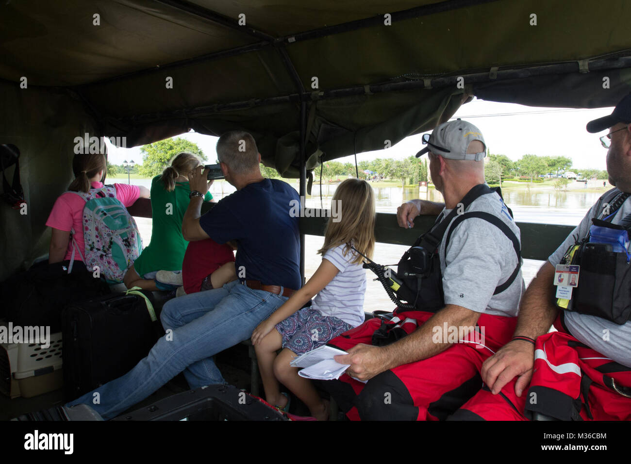 Texas Task Force 1 and Texas Guard picking up stranded citizens to ...