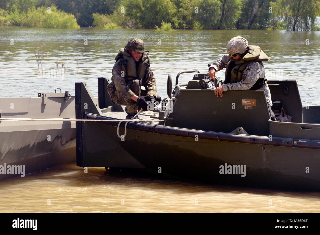Service members from the Texas National Guard's 386th Engineer ...
