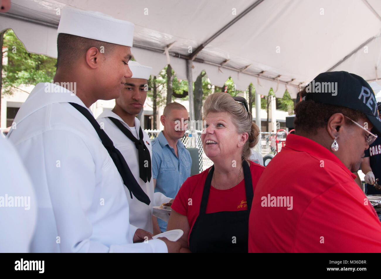 Military chefs cook off hi-res stock photography and images - Alamy