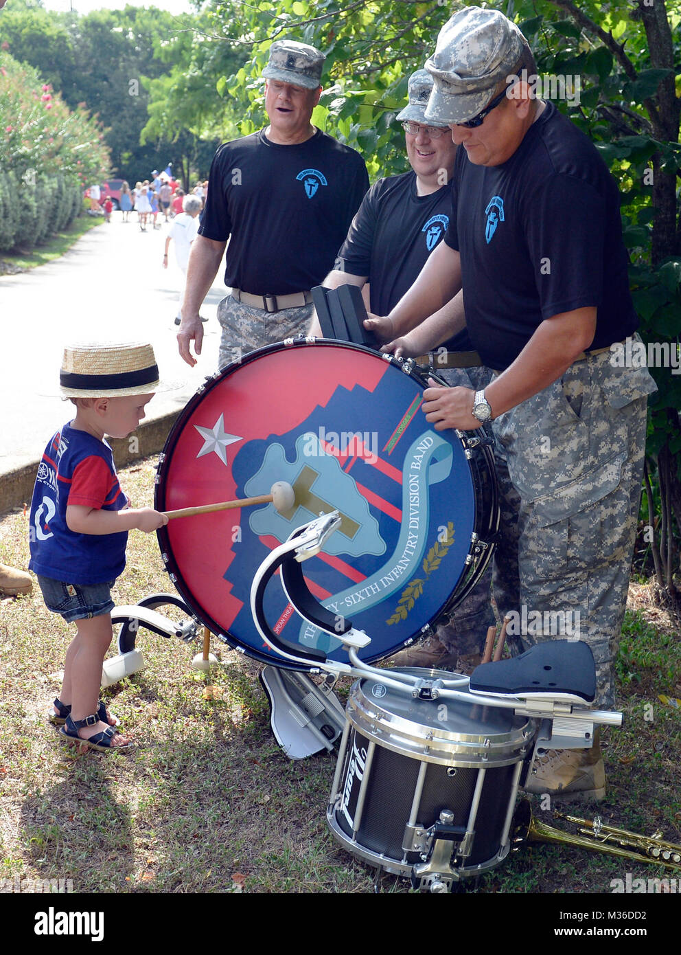 Texas Army National Guardmen from the 36th Infantry Division "Brass ...