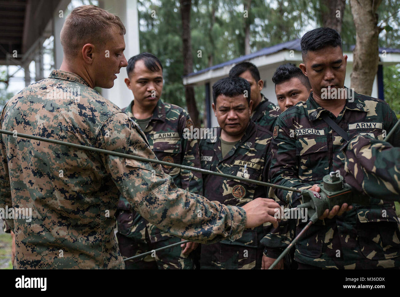 U.S. Marines, Filipino service members work together during Pacific ...