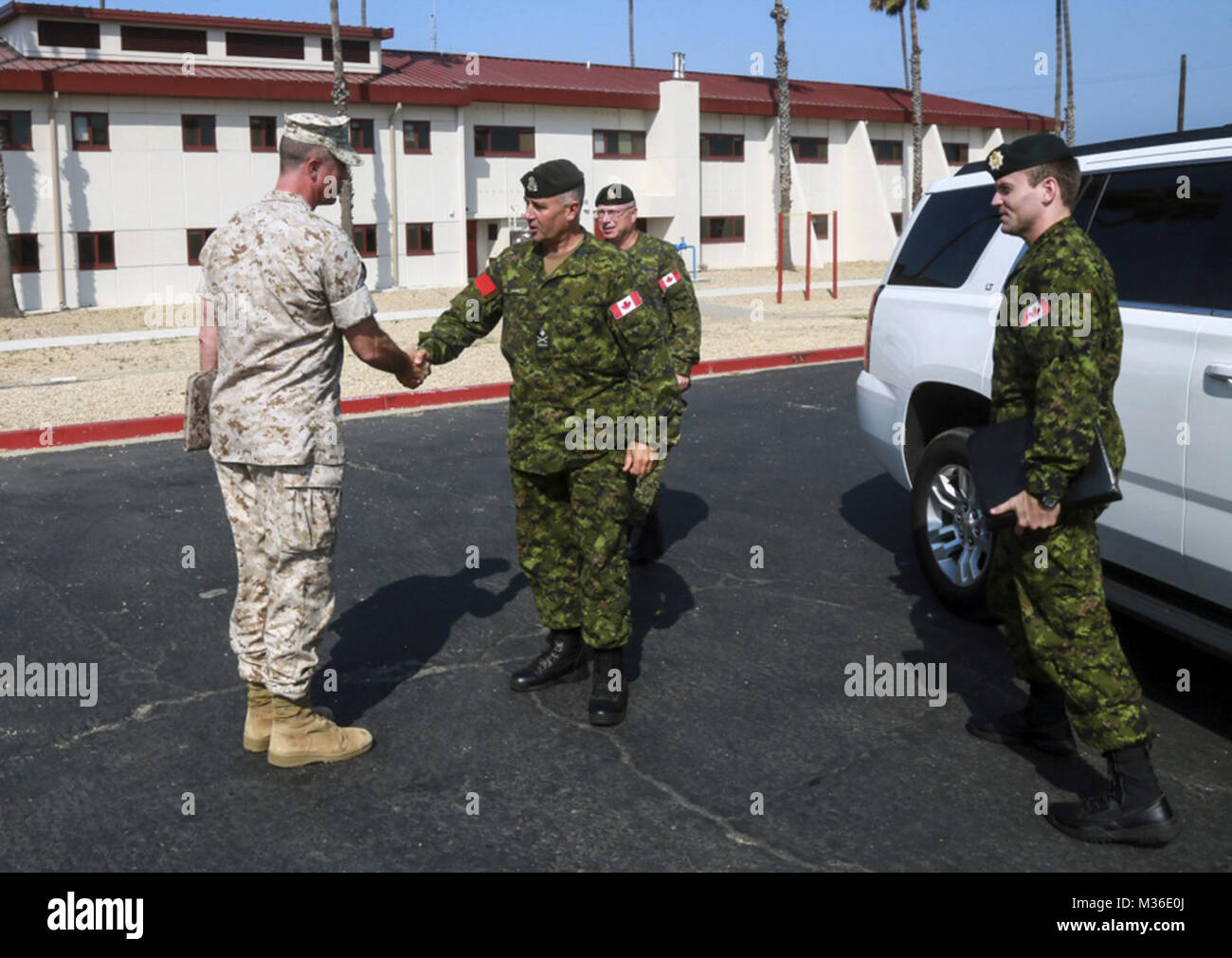 Canadian Forces commander and U.S. Marines' 3rd Battalion, 5th Marine ...