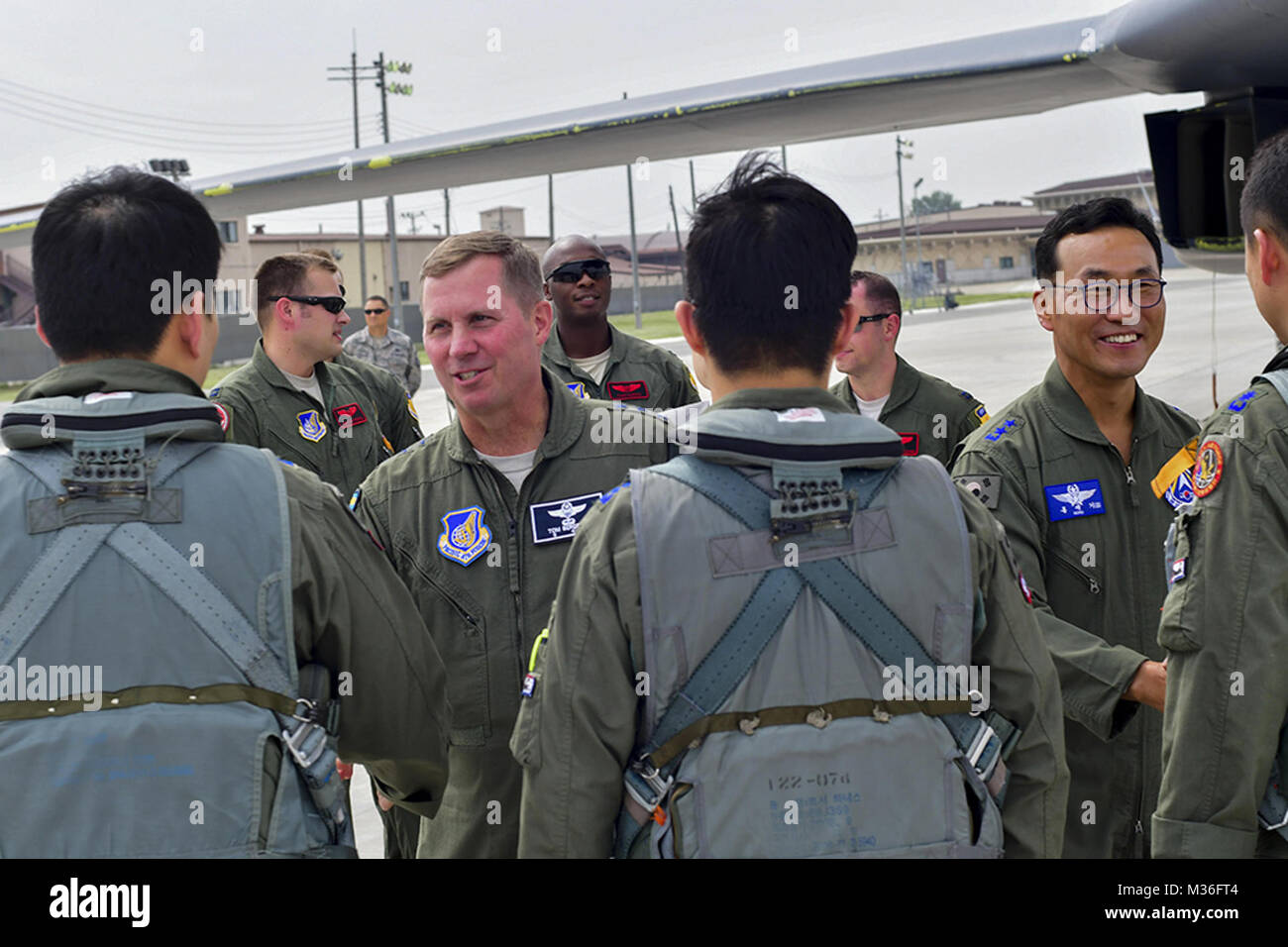 U.S. 7AF Commander and ROKAF Operations Center Vice Commander at Osan ...