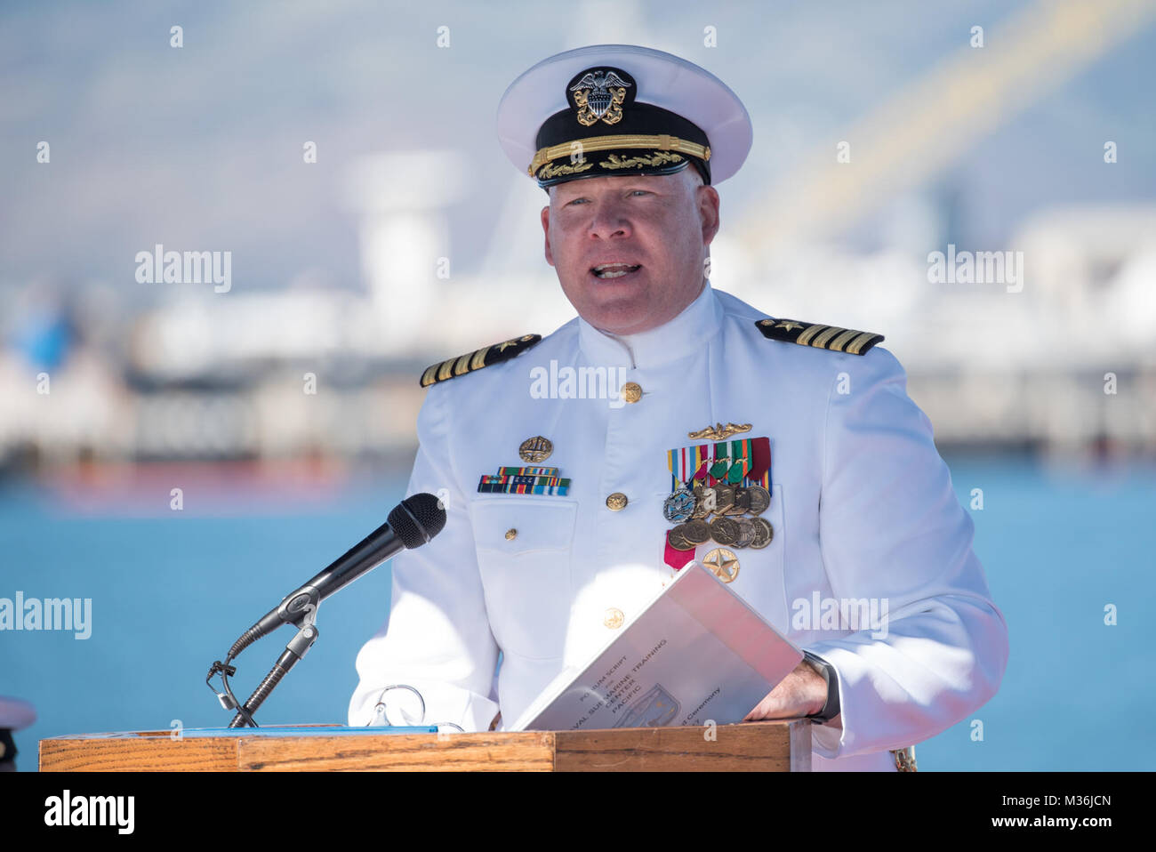 170106-N-KC128-0217 JOINT BASE PEARL HARBOR-HICKAM, Hawaii (January 6 ...