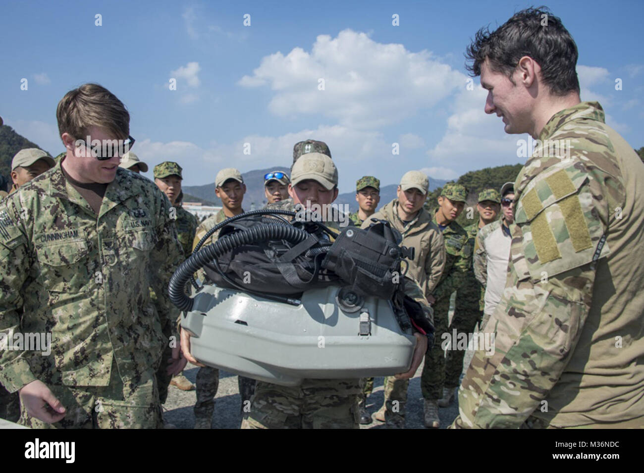 Explosive Ordnance Disposal Mobile Unit 5 trains with Republic of Korea ...