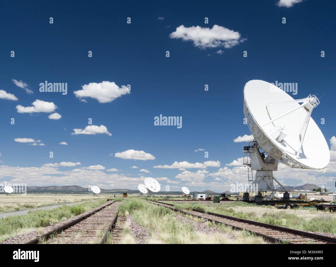 Large array satellite dish antenna hi-res stock photography and images ...