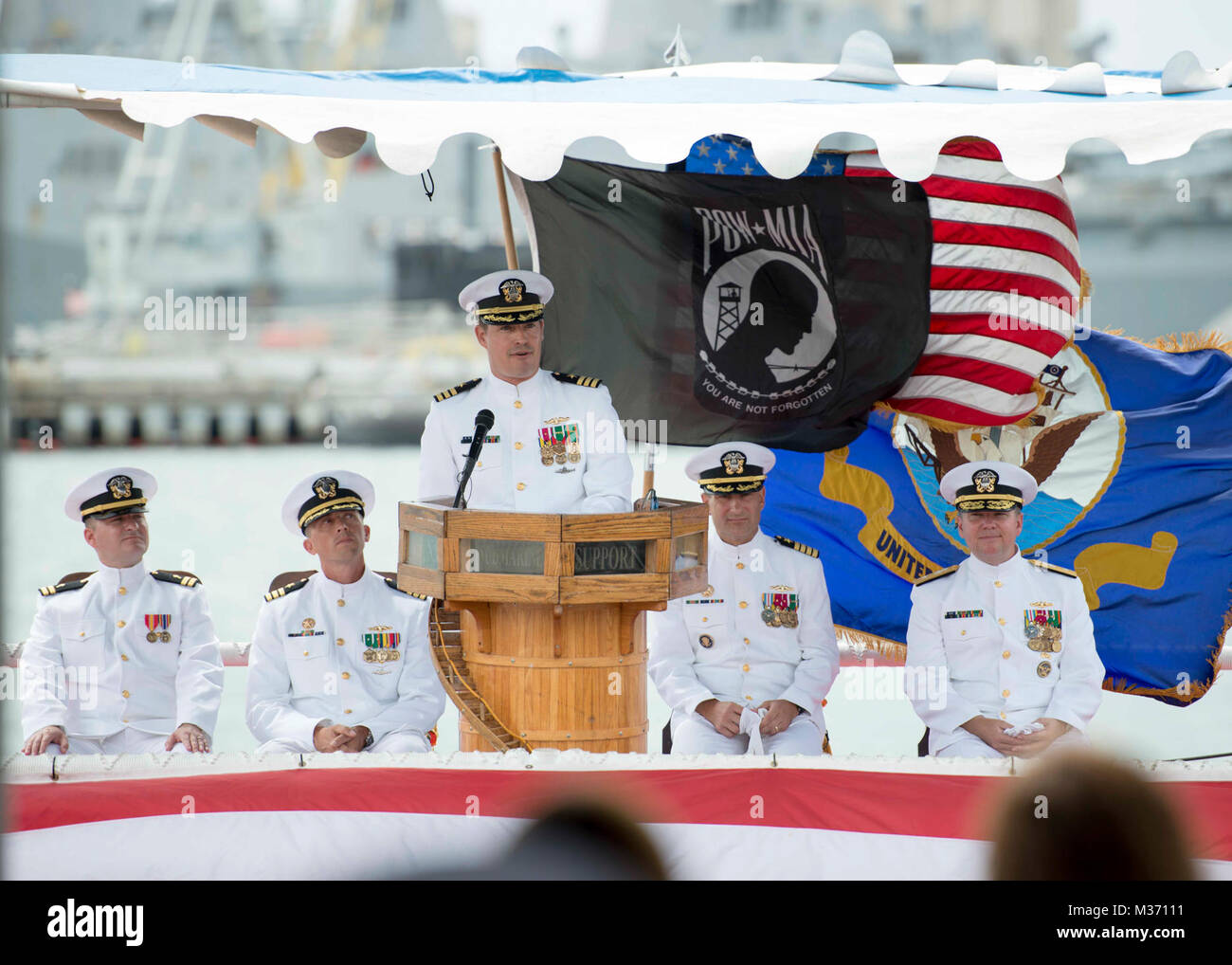 The los angeles class fast attack submarine uss tucson ssn 770 hi-res ...