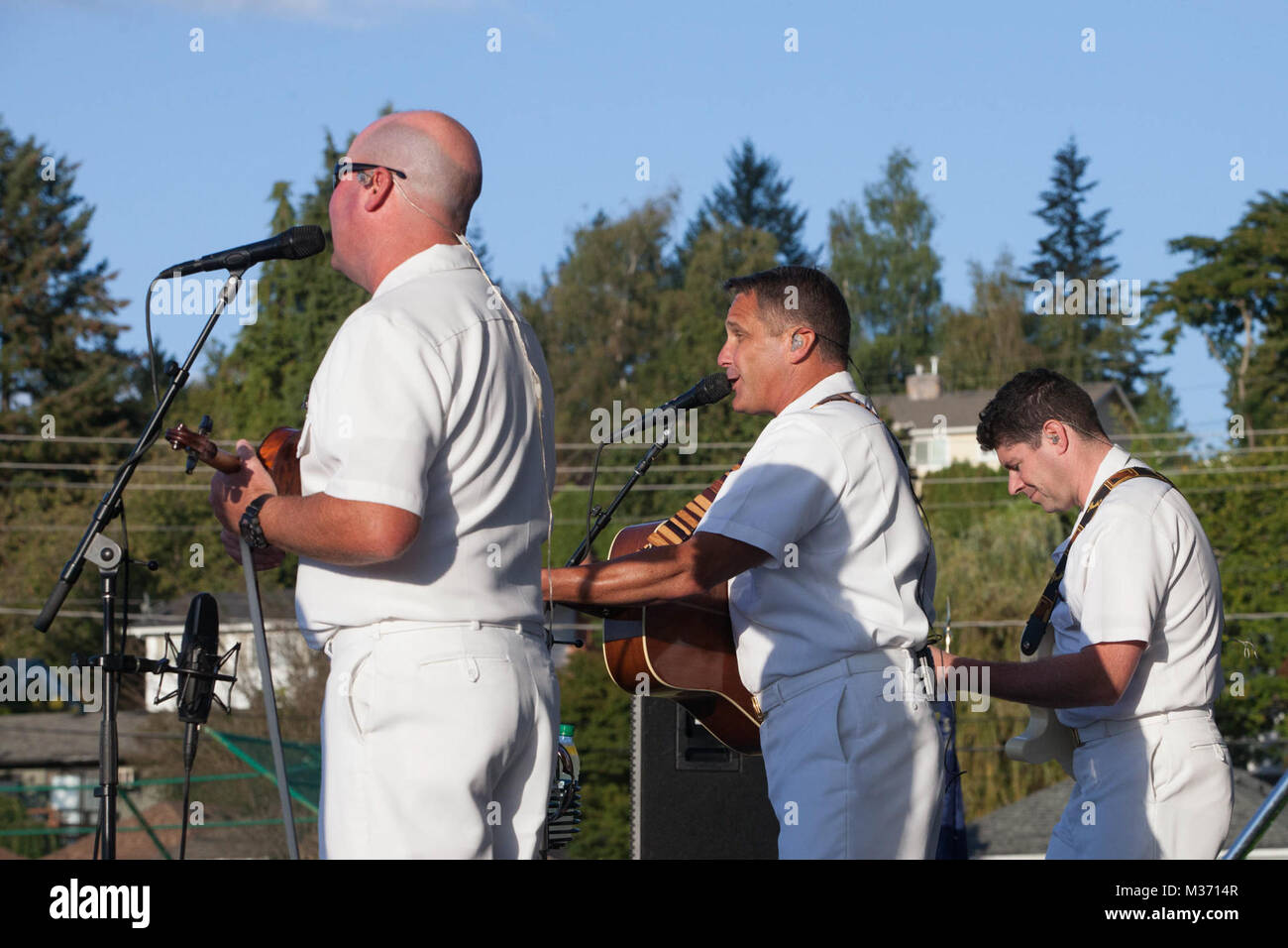 ESTACADA, ORE. (August 30, 2016) Members of Country Current perform ...