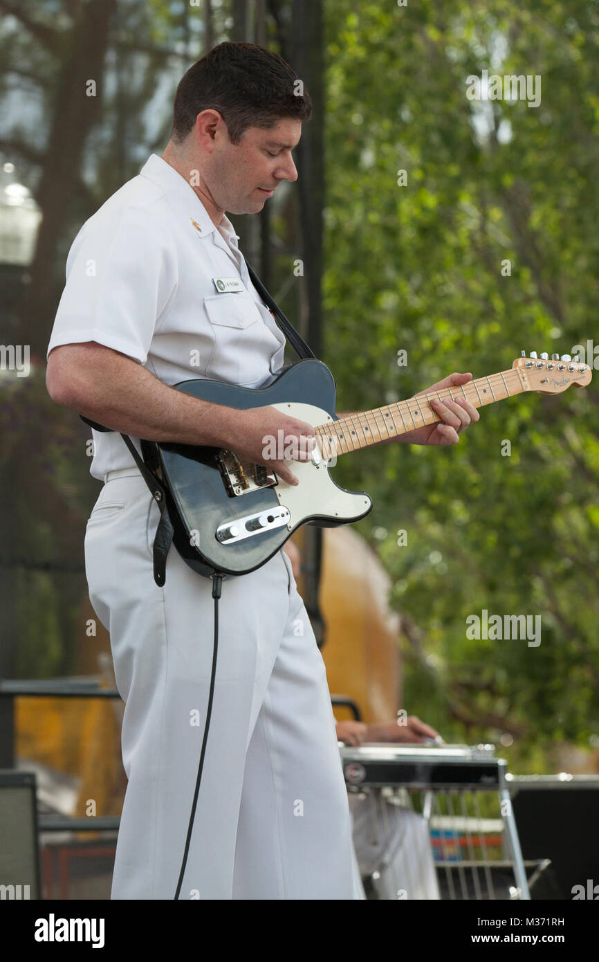 Sarah friedman hi-res stock photography and images - Alamy