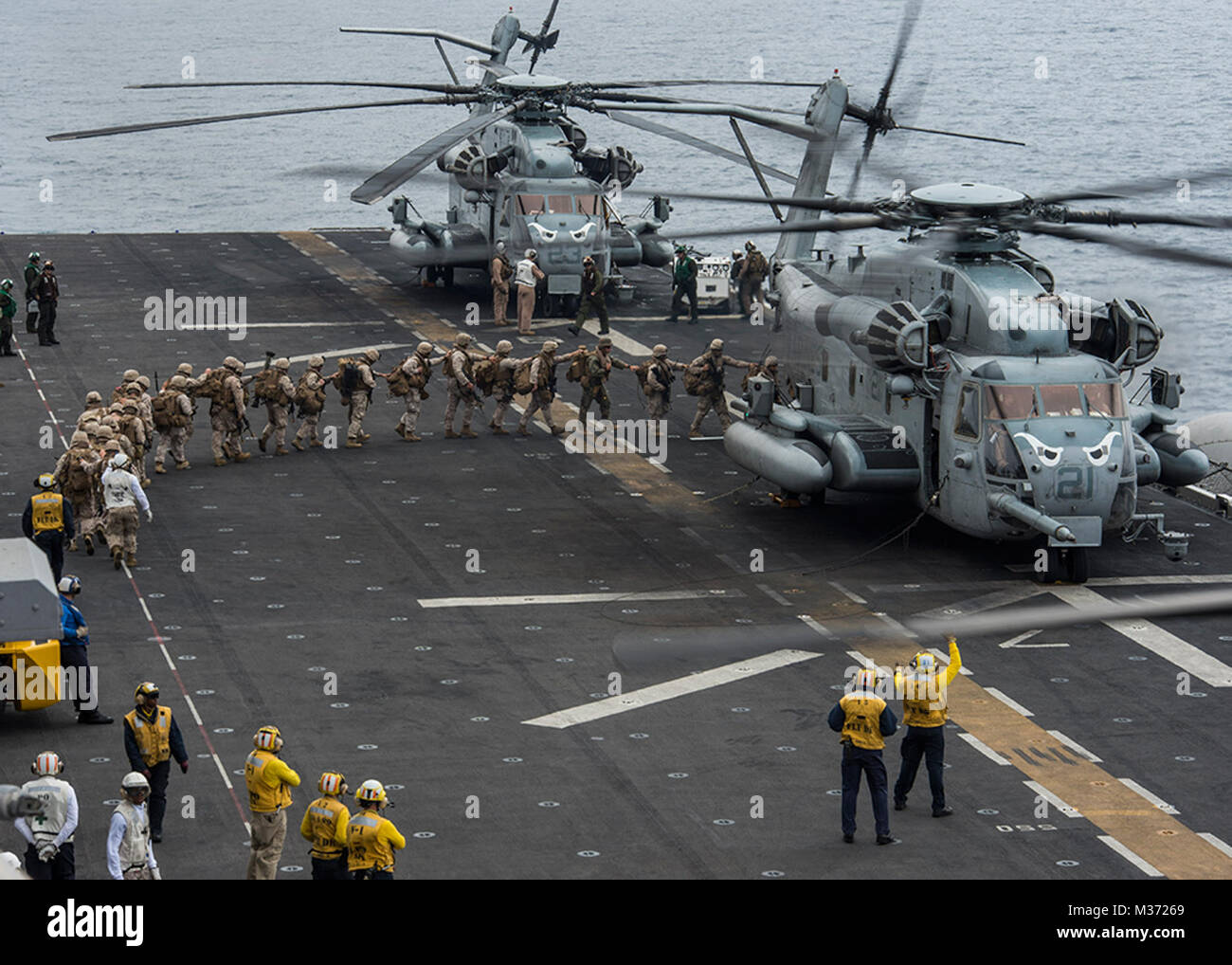PACIFIC OCEAN (September 11, 2016) – Marines assigned to the 11th ...
