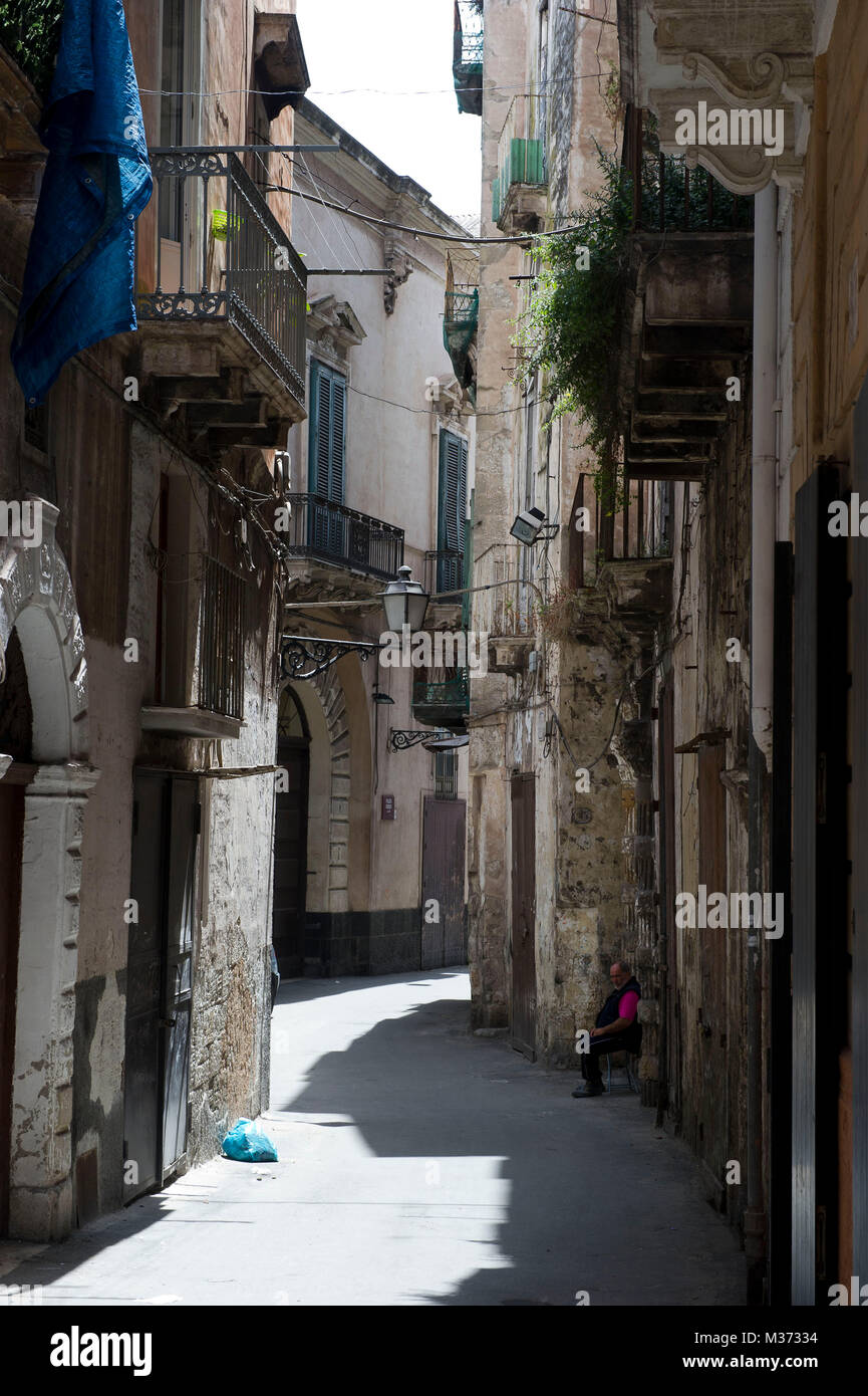 The old town of taranto hi-res stock photography and images - Alamy