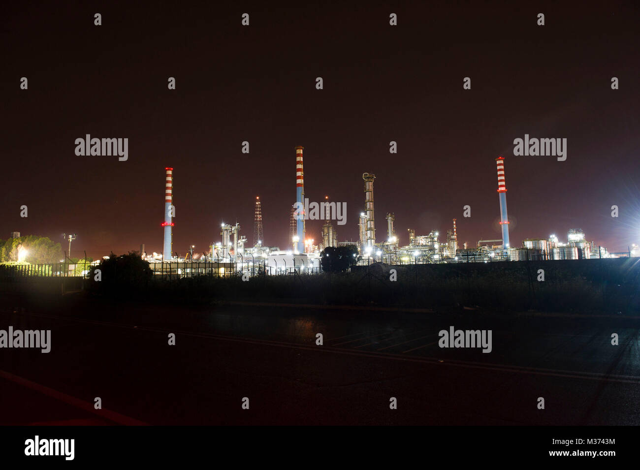 Italy. Apulia, Taranto.Thermal power plant ENI by night Stock Photo - Alamy