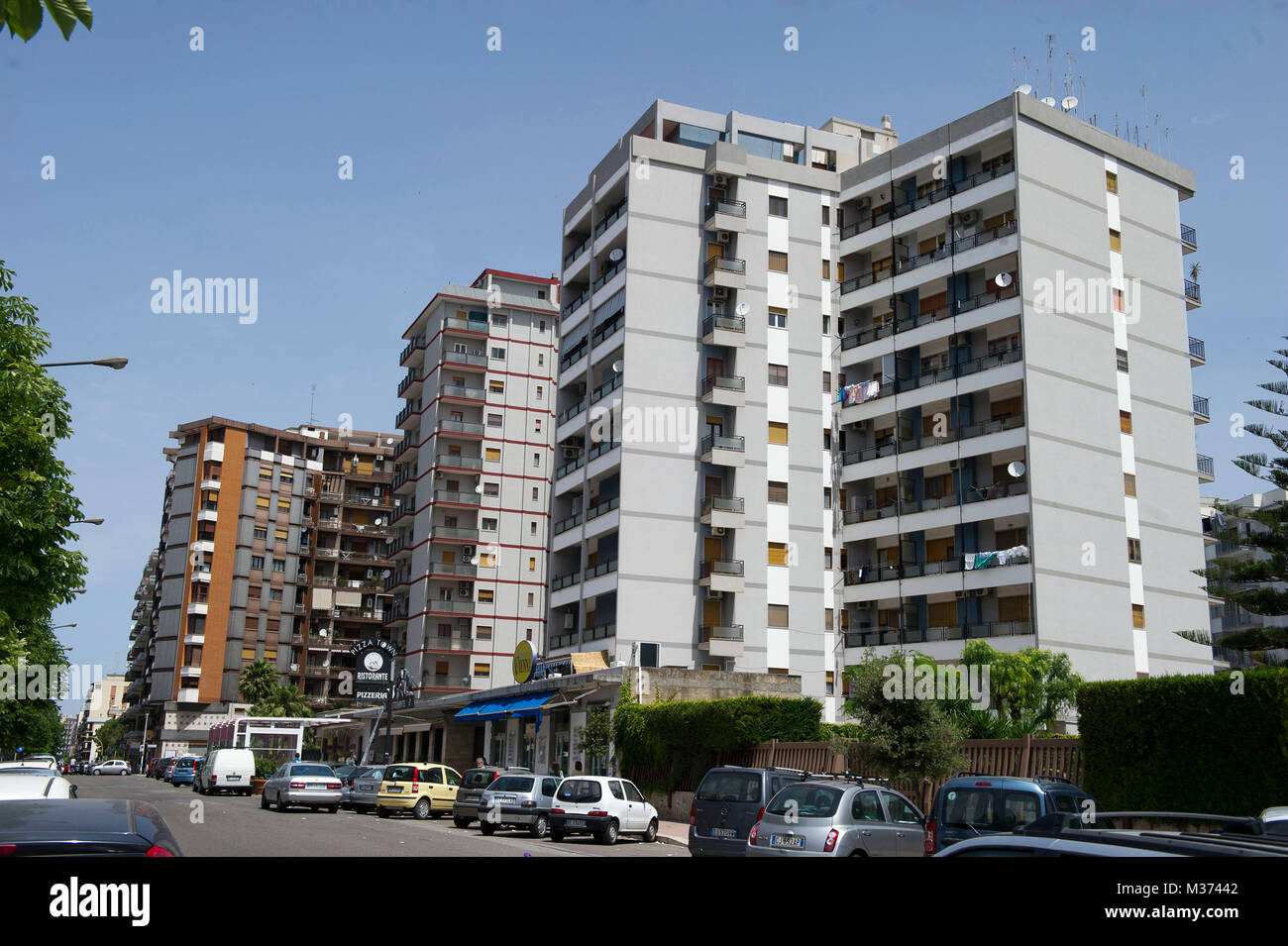 Taranto buildings of corso italia hi-res stock photography and images ...