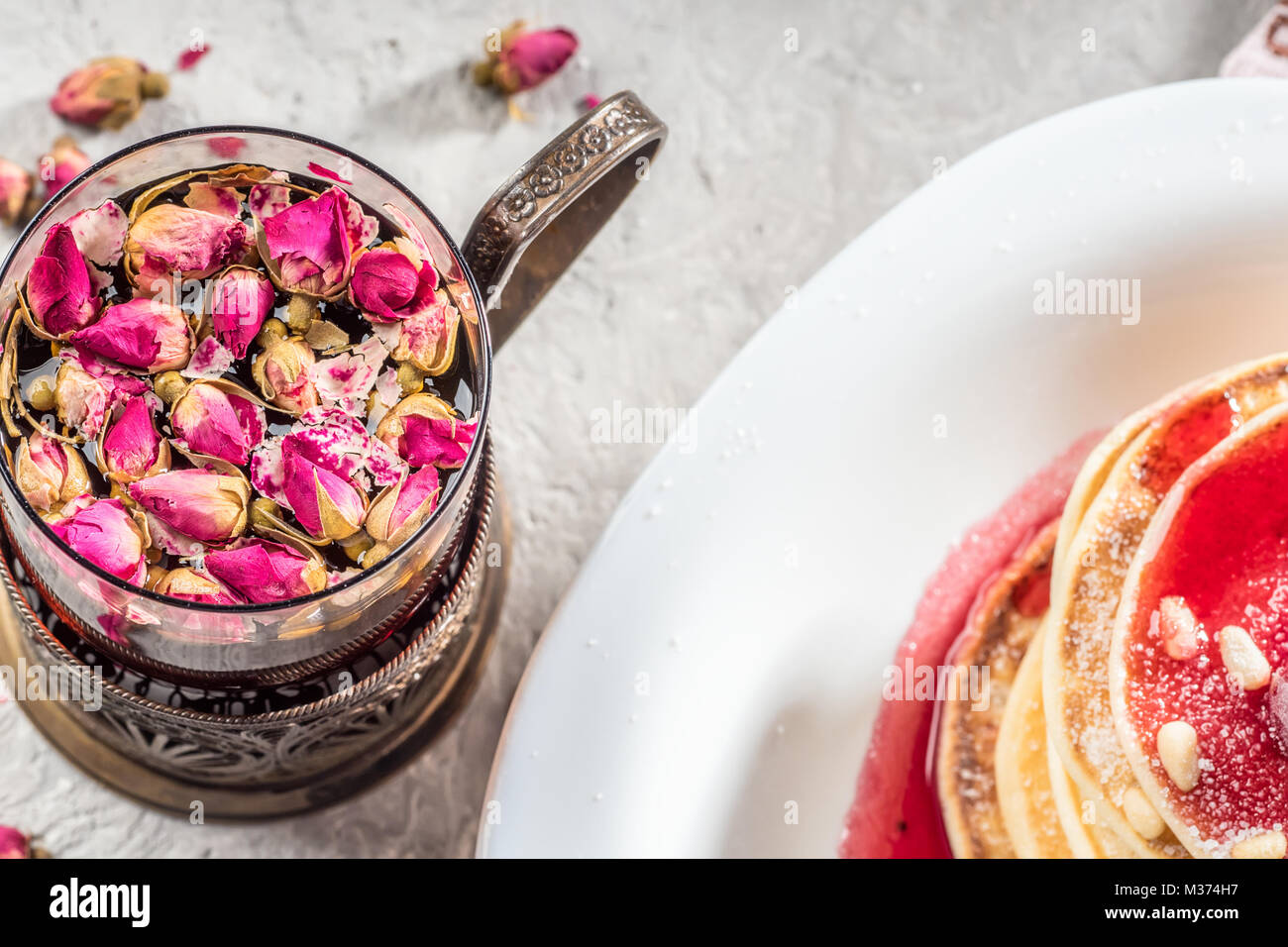 Vintage tea rose dry petal hi-res stock photography and images - Alamy