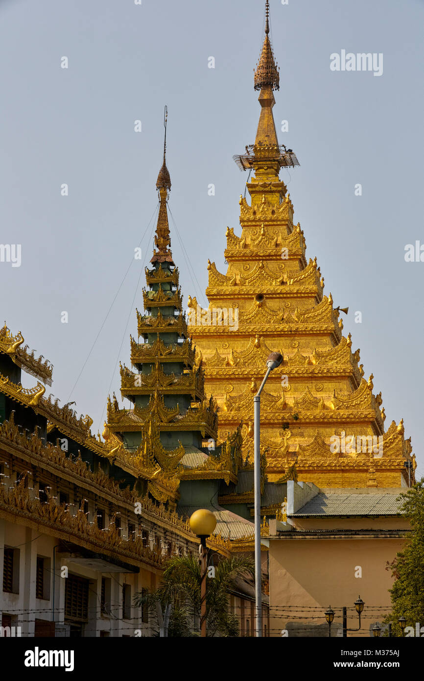 Mahamuni Buddha Temple (Mahamuni Pagoda), Mandalay, Myanmar (Burma ...