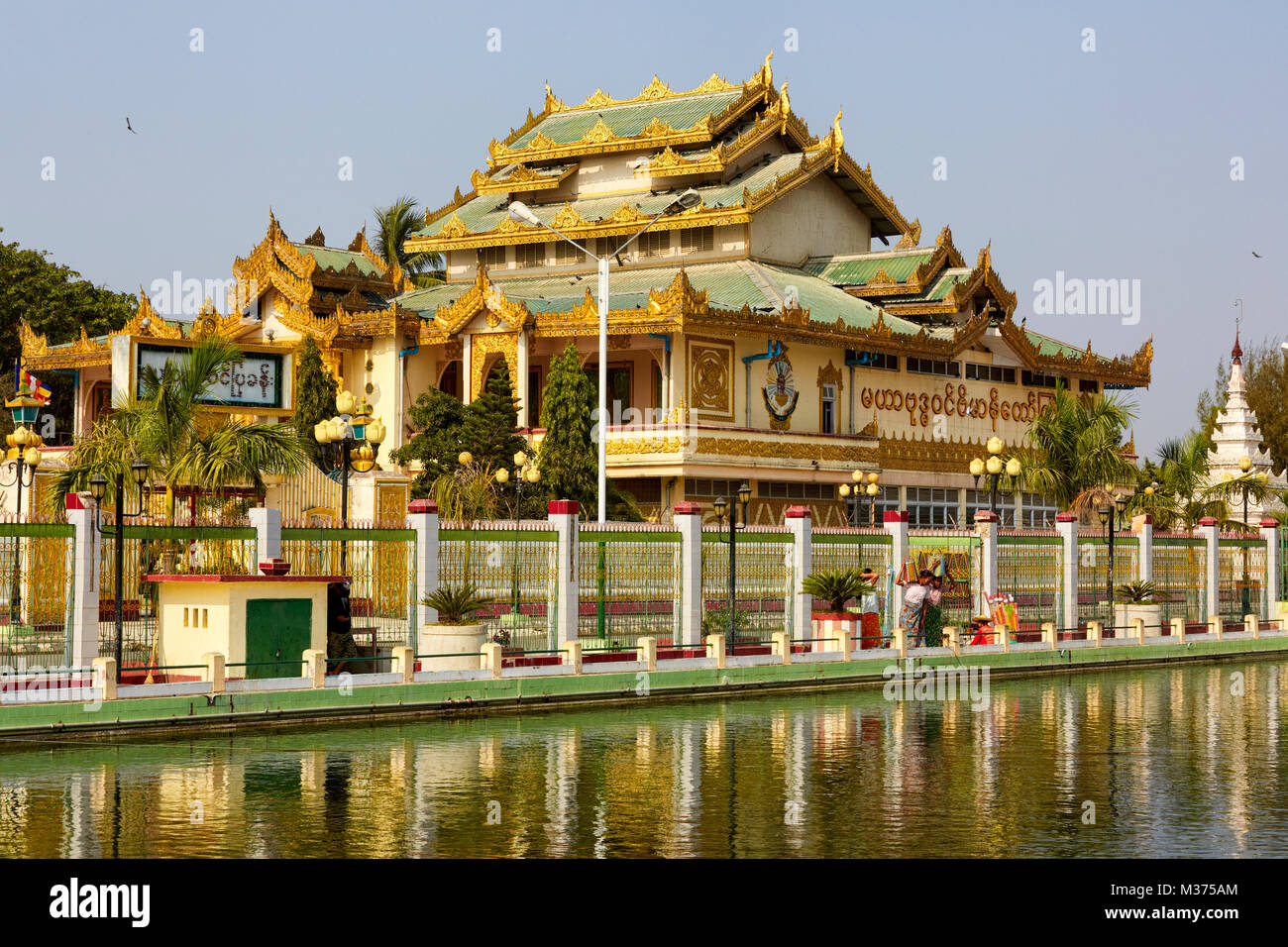Mahamuni Buddha Temple (Mahamuni Pagoda), Mandalay, Myanmar (Burma ...