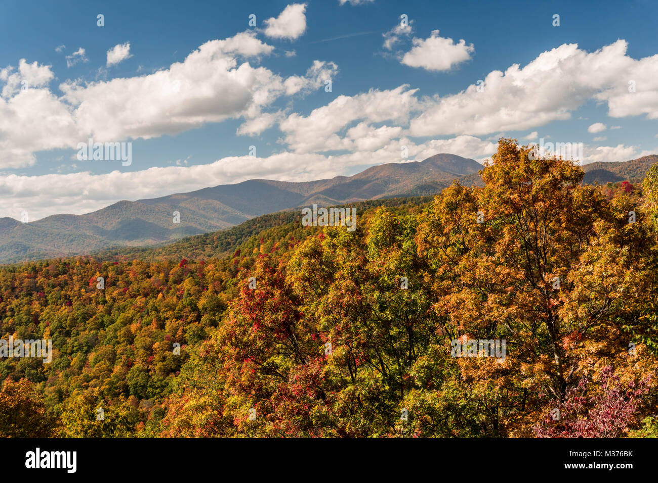 Empty blue ridge parkway hi-res stock photography and images - Alamy