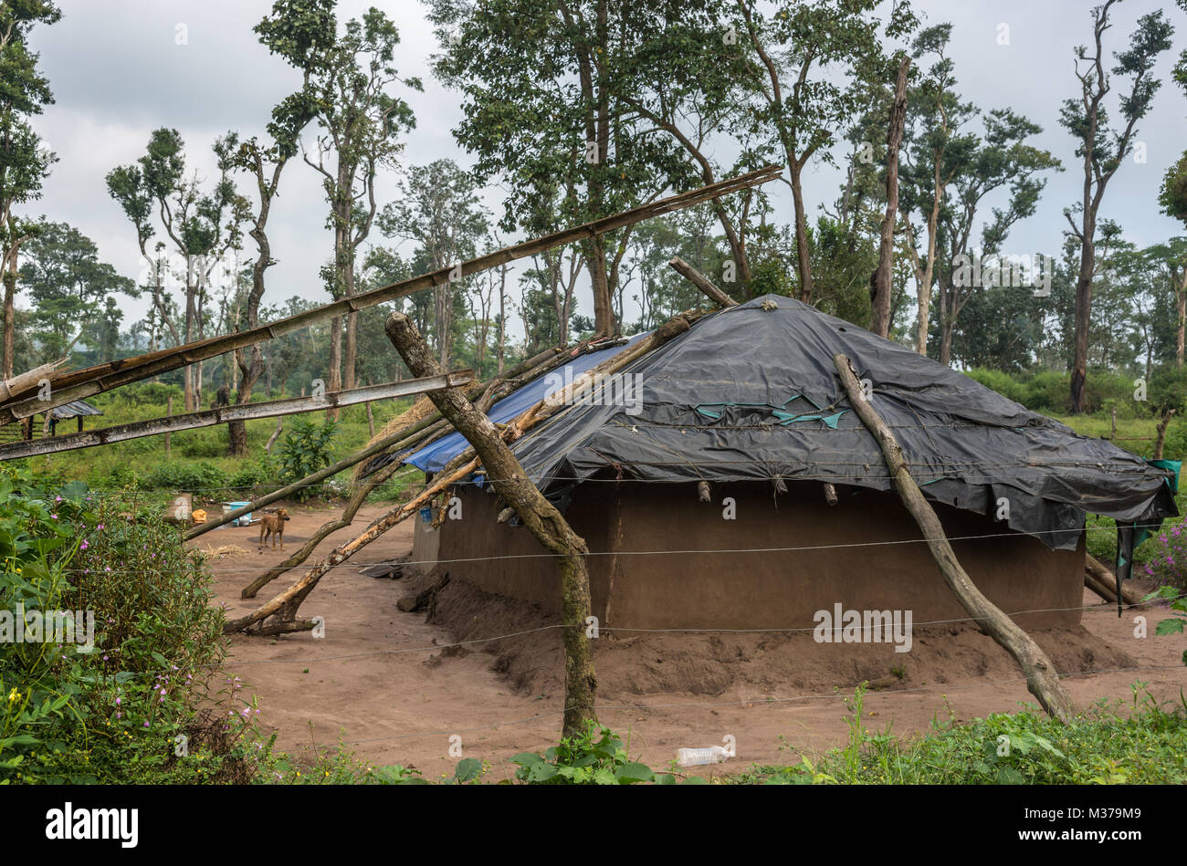 Clay hut hi-res stock photography and images - Alamy