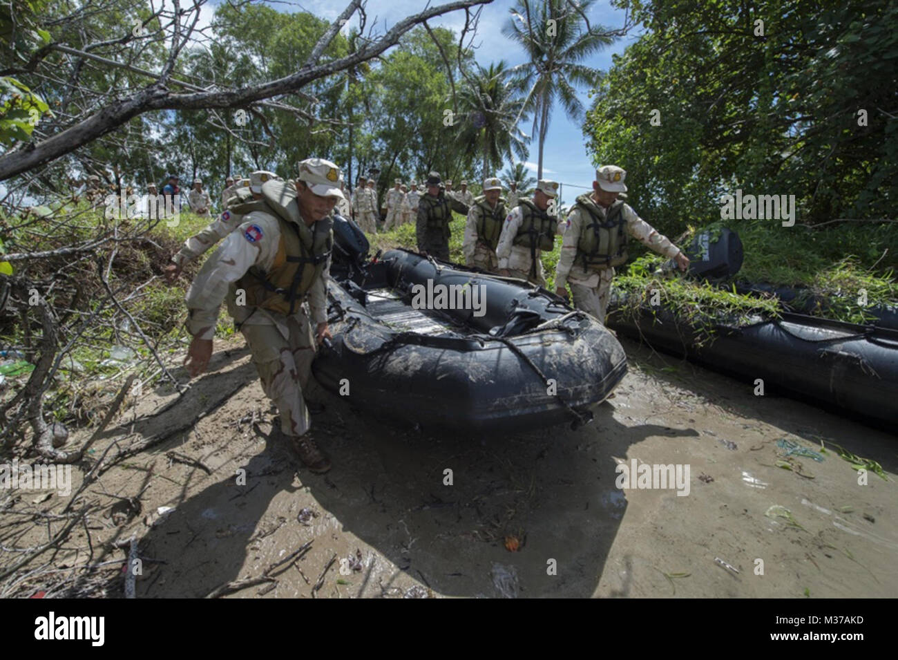 U.S. Marines, Cambodian sailors execute beach raid training by #PACOM ...