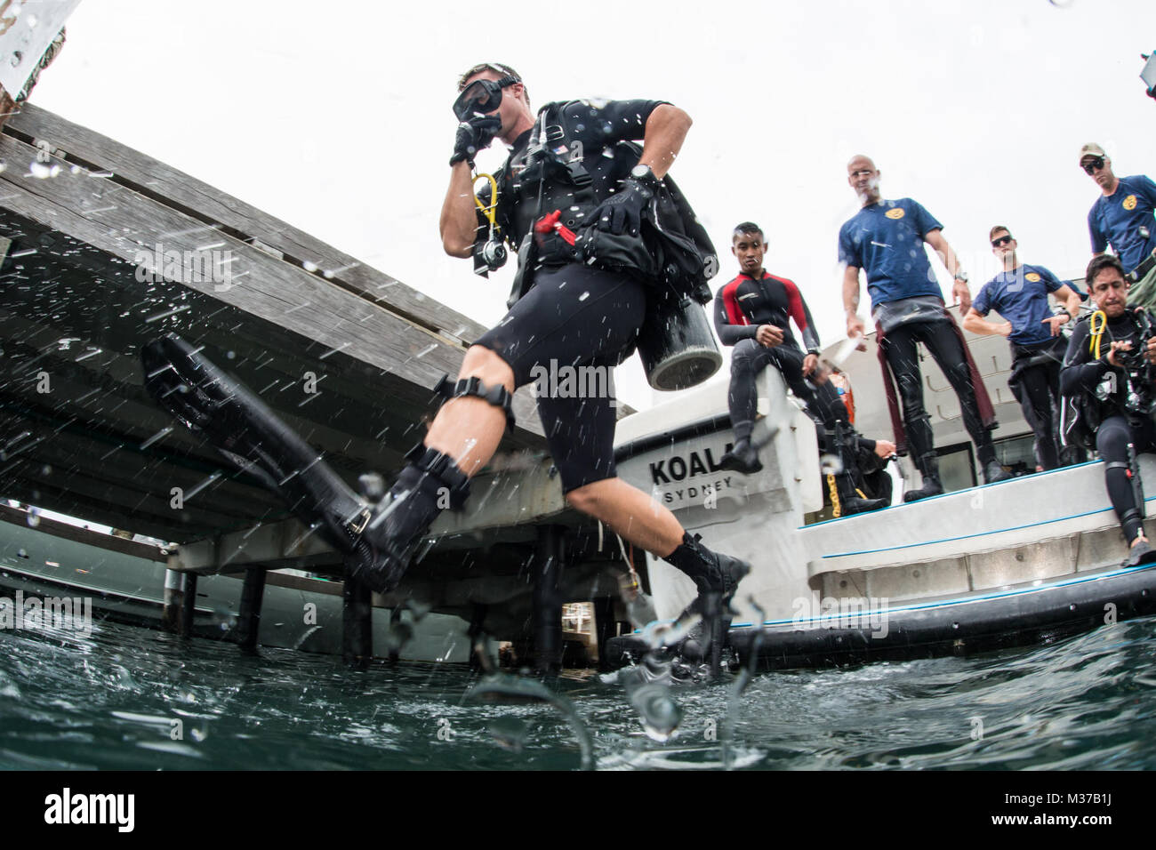 Australian clearance diving team hi-res stock photography and images ...