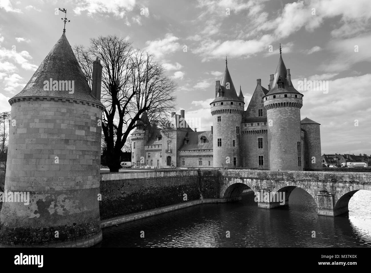 Château de Sully, Sully-sur-Loire, France Stock Photo - Alamy
